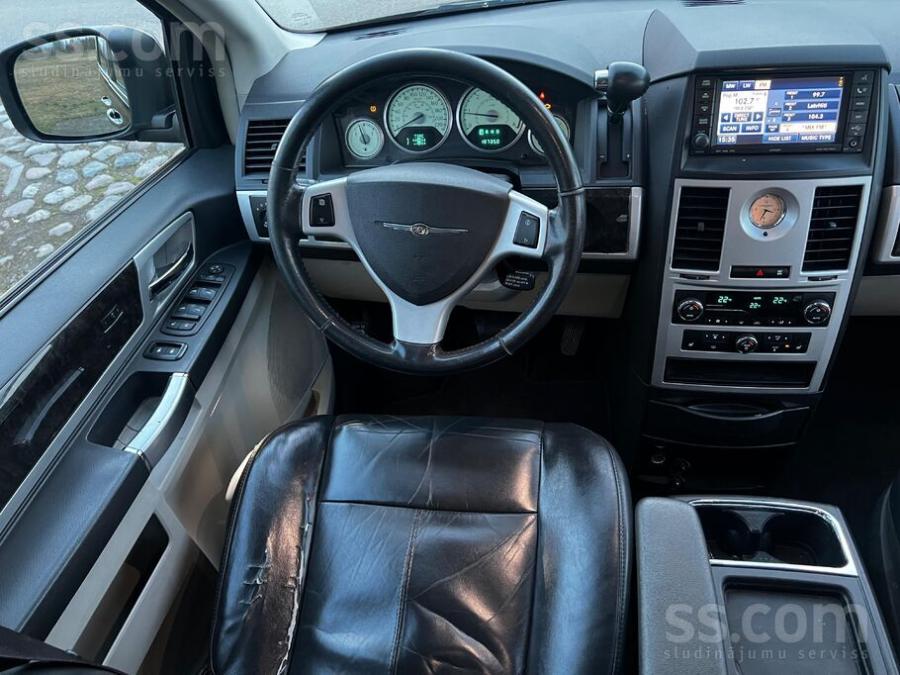 Black Chrysler Grand Voyager 2010 in Riga, with an engine capacity of 2.80 L and mileage of 188 thousand km for 4999 €, photo 12 on AUTOMOTO.COM.LV