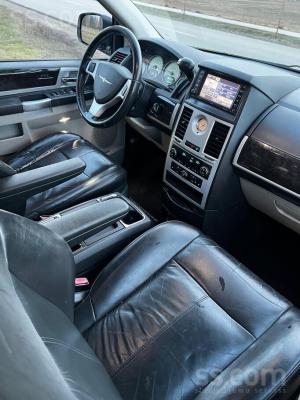 Black Chrysler Grand Voyager 2010 in Riga, with an engine capacity of 2.80 L and mileage of 188 thousand km for 4999 €, photo 13 on AUTOMOTO.COM.LV