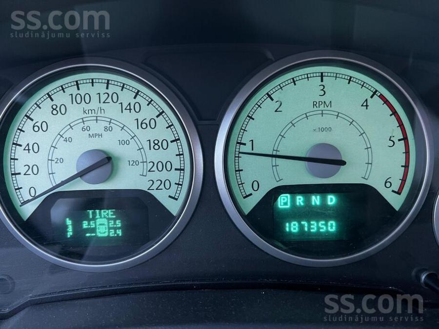 Black Chrysler Grand Voyager 2010 in Riga, with an engine capacity of 2.80 L and mileage of 188 thousand km for 4999 €, photo 15 on AUTOMOTO.COM.LV