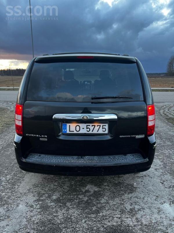 Melns Chrysler Grand Voyager 2010 Rīga, ar dzinēja tilpumu 2.80 L un nobraukumu 188 tūkst. km par 4999 €, foto 7 vietnē AUTOMOTO.COM.LV