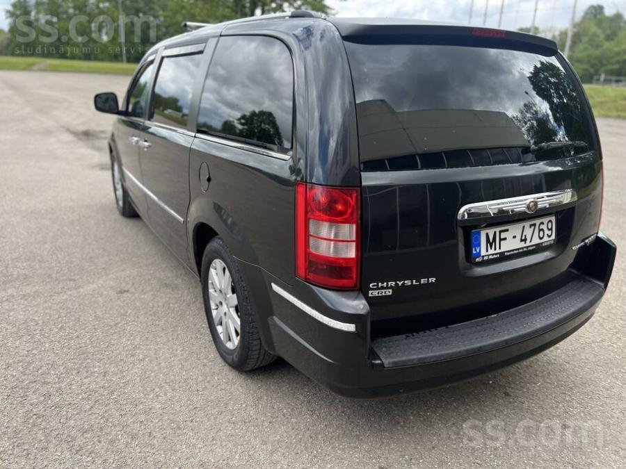 Melns Chrysler Grand Voyager 2011 Jēkabpils, ar dzinēja tilpumu 2.80 L un nobraukumu 222 tūkst. km par 5990 €, foto 8 vietnē AUTOMOTO.COM.LV