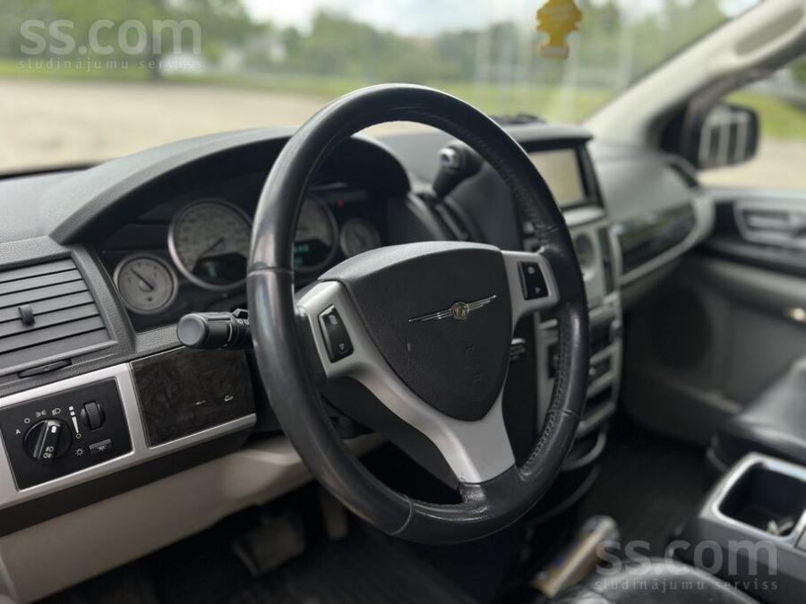 Melns Chrysler Grand Voyager 2011 Jēkabpils, ar dzinēja tilpumu 2.80 L un nobraukumu 222 tūkst. km par 5990 €, foto 9 vietnē AUTOMOTO.COM.LV