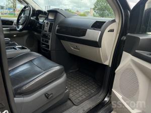 Melns Chrysler Grand Voyager 2011 Jēkabpils, ar dzinēja tilpumu 2.80 L un nobraukumu 222 tūkst. km par 5990 €, foto 14 vietnē AUTOMOTO.COM.LV