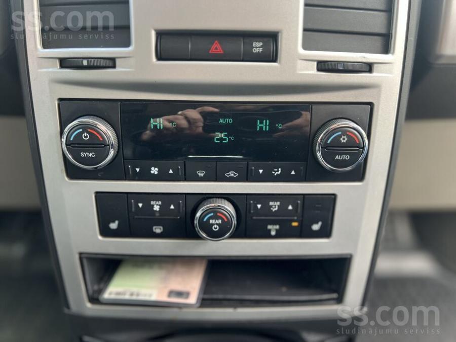Melns Chrysler Grand Voyager 2011 Jēkabpils, ar dzinēja tilpumu 2.80 L un nobraukumu 222 tūkst. km par 5990 €, foto 19 vietnē AUTOMOTO.COM.LV