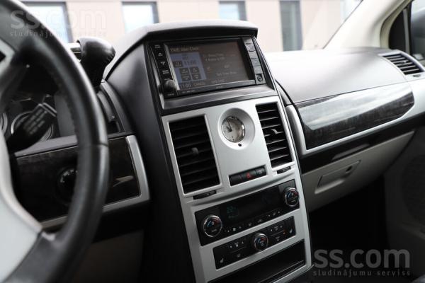 Melns Chrysler Grand Voyager 2011 Tukums, ar dzinēja tilpumu 2.80 L un nobraukumu 259 tūkst. km par 4750 €, foto 8 vietnē AUTOMOTO.COM.LV