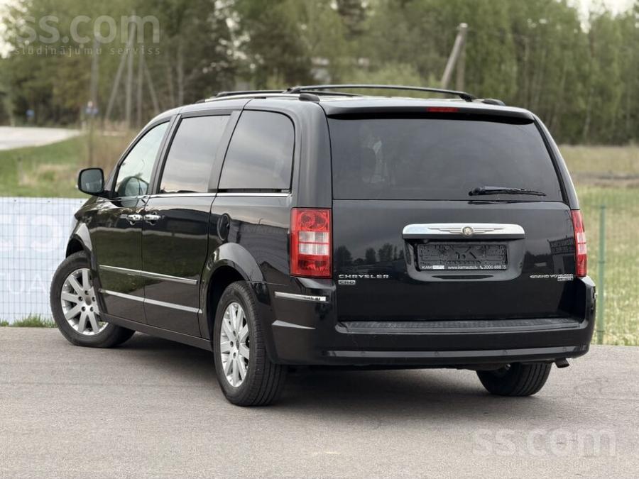 Melns Chrysler Grand Voyager 2011 Ogre, ar dzinēja tilpumu 2.80 L un nobraukumu 256 tūkst. km par 7750 €, foto 6 vietnē AUTOMOTO.COM.LV