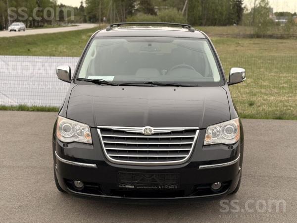 Black Chrysler Grand Voyager 2011 in Ogre, with an engine capacity of 2.80 L and mileage of 256 thousand km for 7750 €, photo 7 on AUTOMOTO.COM.LV