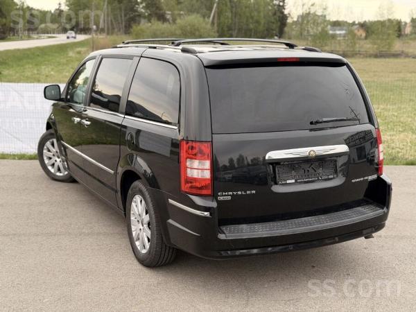 Black Chrysler Grand Voyager 2011 in Ogre, with an engine capacity of 2.80 L and mileage of 256 thousand km for 7750 €, photo 9 on AUTOMOTO.COM.LV