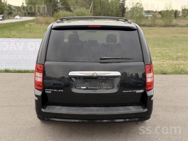 Black Chrysler Grand Voyager 2011 in Ogre, with an engine capacity of 2.80 L and mileage of 256 thousand km for 7750 €, photo 10 on AUTOMOTO.COM.LV