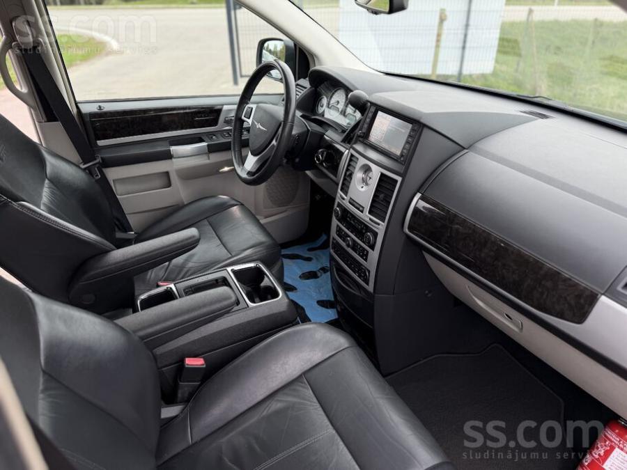Melns Chrysler Grand Voyager 2011 Ogre, ar dzinēja tilpumu 2.80 L un nobraukumu 256 tūkst. km par 7750 €, foto 15 vietnē AUTOMOTO.COM.LV