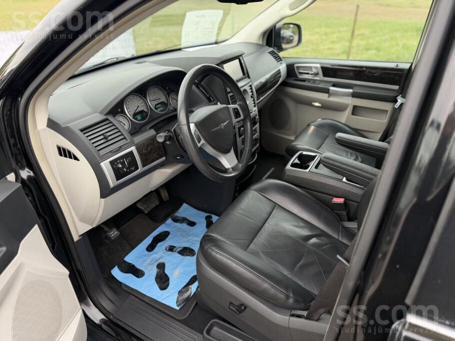Melns Chrysler Grand Voyager 2011 Ogre, ar dzinēja tilpumu 2.80 L un nobraukumu 256 tūkst. km par 7750 €, foto 16 vietnē AUTOMOTO.COM.LV