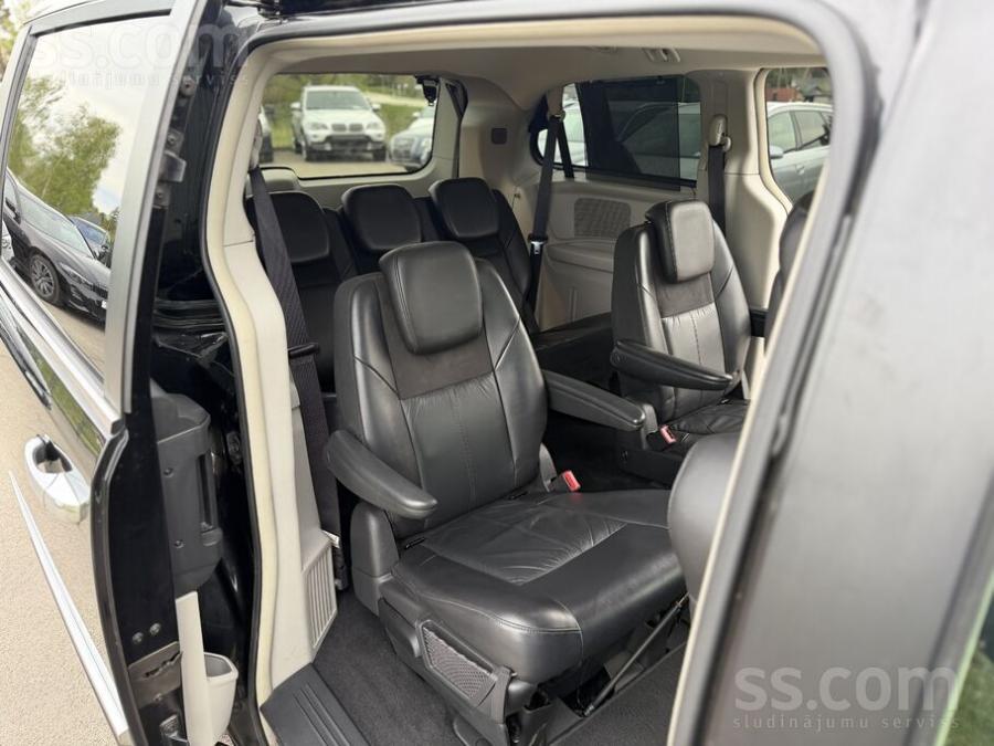 Melns Chrysler Grand Voyager 2011 Ogre, ar dzinēja tilpumu 2.80 L un nobraukumu 256 tūkst. km par 7750 €, foto 22 vietnē AUTOMOTO.COM.LV