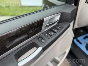 Melns Chrysler Grand Voyager 2011 Ogre, ar dzinēja tilpumu 2.80 L un nobraukumu 256 tūkst. km par 7750 €, foto 24 vietnē AUTOMOTO.COM.LV