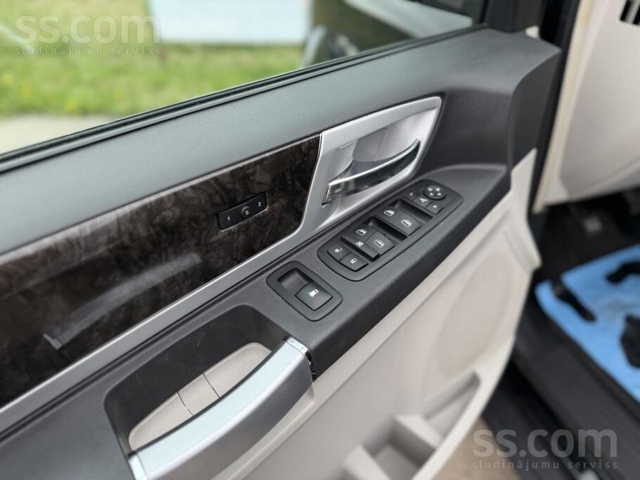 Melns Chrysler Grand Voyager 2011 Ogre, ar dzinēja tilpumu 2.80 L un nobraukumu 256 tūkst. km par 7750 €, foto 24 vietnē AUTOMOTO.COM.LV