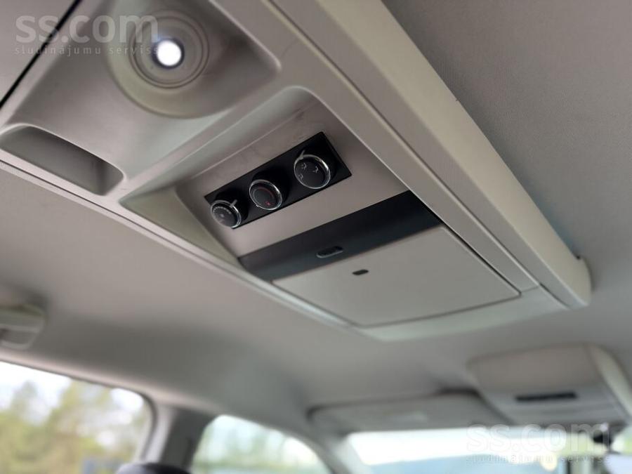 Melns Chrysler Grand Voyager 2011 Ogre, ar dzinēja tilpumu 2.80 L un nobraukumu 256 tūkst. km par 7750 €, foto 27 vietnē AUTOMOTO.COM.LV
