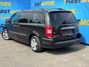Melns Chrysler Grand Voyager 2011 Rīga, ar dzinēja tilpumu 2.80 L un nobraukumu 269 tūkst. km par 5950 €, foto 3 vietnē AUTOMOTO.COM.LV