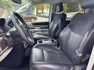 Melns Chrysler Grand Voyager 2011 Rīga, ar dzinēja tilpumu 2.80 L un nobraukumu 269 tūkst. km par 5950 €, foto 8 vietnē AUTOMOTO.COM.LV