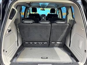 Melns Chrysler Grand Voyager 2011 Rīga, ar dzinēja tilpumu 2.80 L un nobraukumu 269 tūkst. km par 5950 €, foto 11 vietnē AUTOMOTO.COM.LV
