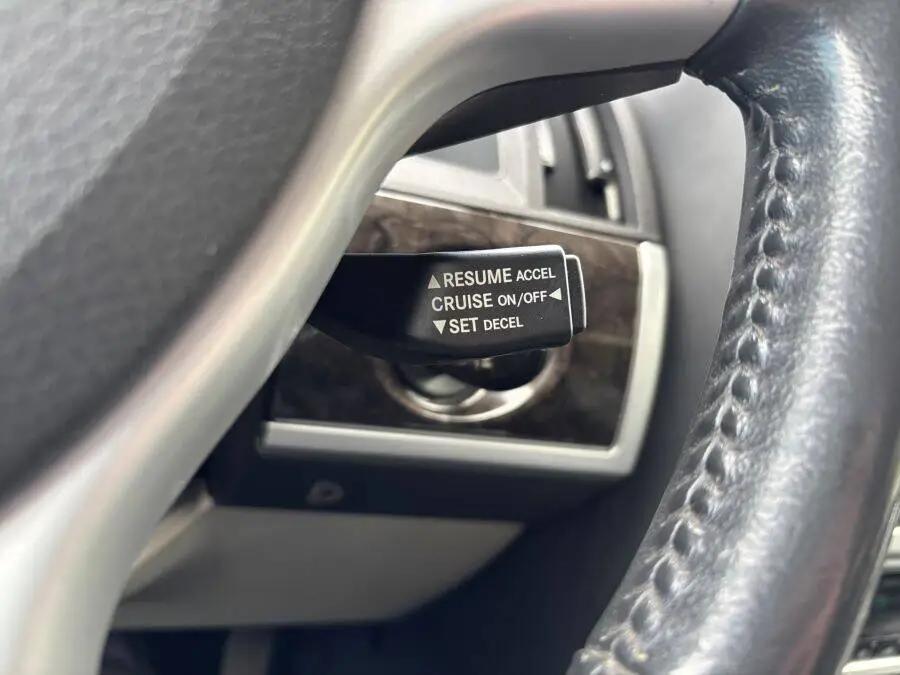 Melns Chrysler Grand Voyager 2011 Rīga, ar dzinēja tilpumu 2.80 L un nobraukumu 269 tūkst. km par 5950 €, foto 22 vietnē AUTOMOTO.COM.LV