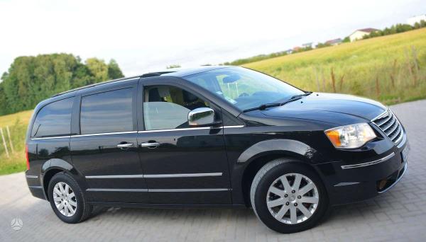 Black Chrysler Grand Voyager 2011 in Klaipeda, with an engine capacity of 2.78 L and mileage of 238 thousand km for 6850 €, photo 3 on AUTOMOTO.COM.LV