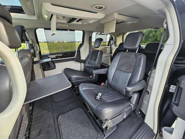 Black Chrysler Grand Voyager 2011 in Klaipeda, with an engine capacity of 2.78 L and mileage of 238 thousand km for 6850 €, photo 9 on AUTOMOTO.COM.LV