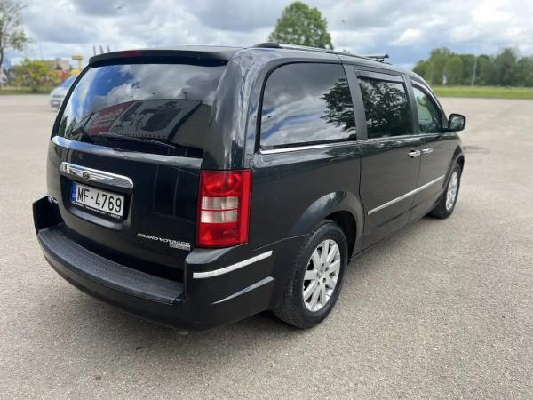 Melns Chrysler Grand Voyager 2011 Jēkabpils, ar dzinēja tilpumu 2.80 L un nobraukumu 222 tūkst. km par 6490 €, foto 6 vietnē AUTOMOTO.COM.LV