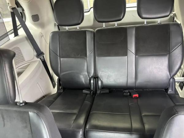 Melns Chrysler Grand Voyager 2011 Jēkabpils, ar dzinēja tilpumu 2.80 L un nobraukumu 222 tūkst. km par 6490 €, foto 10 vietnē AUTOMOTO.COM.LV