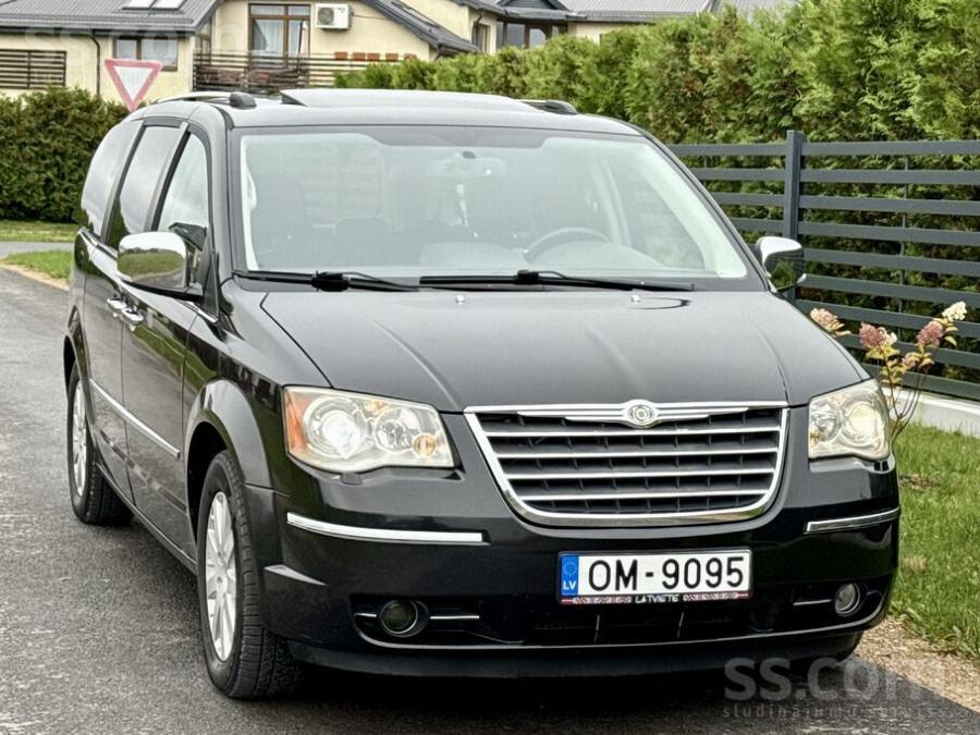 Black Chrysler Grand Voyager 2011 in Riga, with an engine capacity of 2.80 L and mileage of 260 thousand km for 4500 €, photo 1 on AUTOMOTO.COM.LV