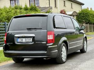 Black Chrysler Grand Voyager 2011 in Riga, with an engine capacity of 2.80 L and mileage of 260 thousand km for 4500 €, photo 4 on AUTOMOTO.COM.LV