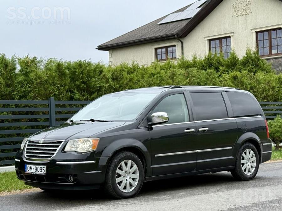 Black Chrysler Grand Voyager 2011 in Riga, with an engine capacity of 2.80 L and mileage of 260 thousand km for 4500 €, photo 7 on AUTOMOTO.COM.LV
