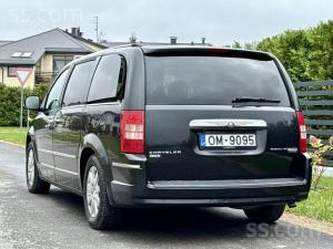 Black Chrysler Grand Voyager 2011 in Riga, with an engine capacity of 2.80 L and mileage of 260 thousand km for 4500 €, photo 8 on AUTOMOTO.COM.LV