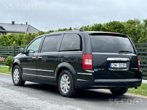 Black Chrysler Grand Voyager 2011 in Riga, with an engine capacity of 2.80 L and mileage of 260 thousand km for 4500 €, photo 9 on AUTOMOTO.COM.LV