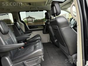 Black Chrysler Grand Voyager 2011 in Riga, with an engine capacity of 2.80 L and mileage of 260 thousand km for 4500 €, photo 12 on AUTOMOTO.COM.LV