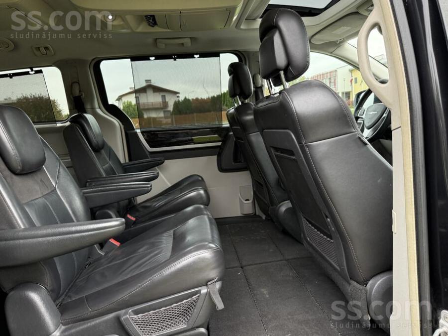 Black Chrysler Grand Voyager 2011 in Riga, with an engine capacity of 2.80 L and mileage of 260 thousand km for 4500 €, photo 12 on AUTOMOTO.COM.LV