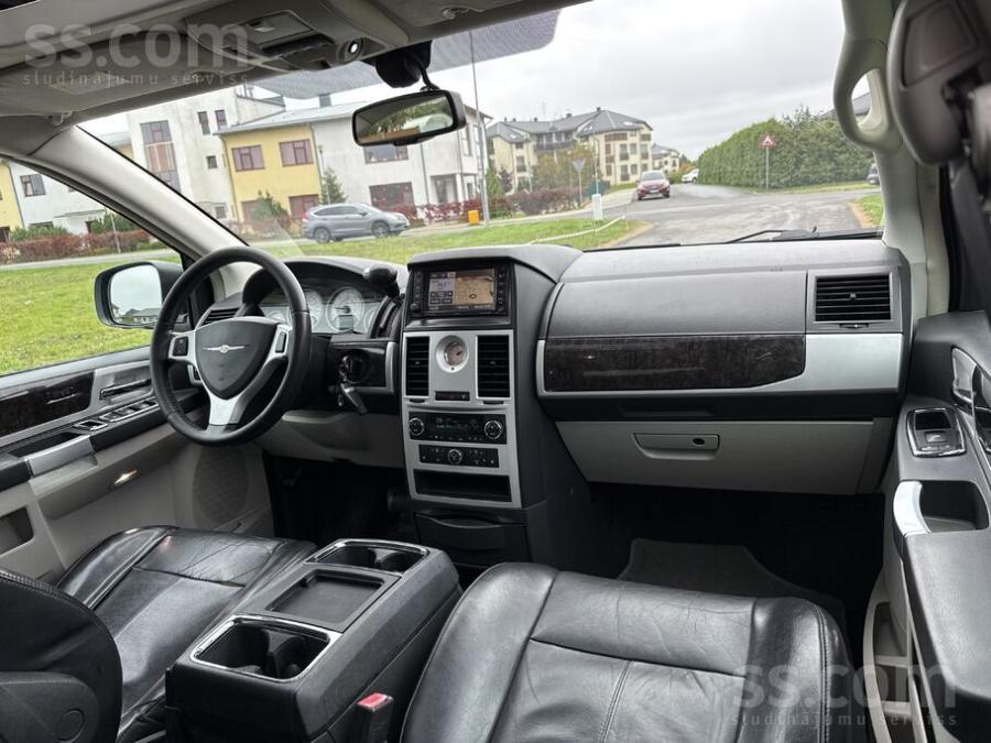 Black Chrysler Grand Voyager 2011 in Riga, with an engine capacity of 2.80 L and mileage of 260 thousand km for 4500 €, photo 16 on AUTOMOTO.COM.LV