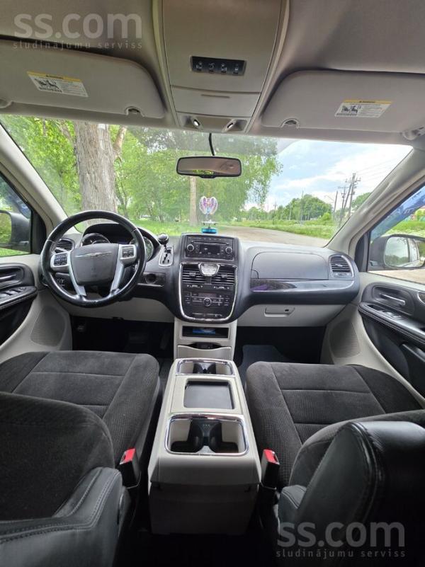 Melns Chrysler Grand Voyager 2012 Rīga, ar dzinēja tilpumu 2.80 L un nobraukumu 262 tūkst. km par 7000 €, foto 10 vietnē AUTOMOTO.COM.LV