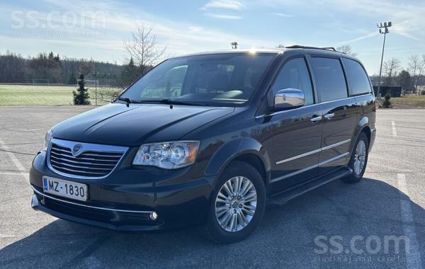 Melns Chrysler Grand Voyager 2012 Valmiera, ar dzinēja tilpumu 2.80 L un nobraukumu 308 tūkst. km par 7450 €, foto 1 vietnē AUTOMOTO.COM.LV