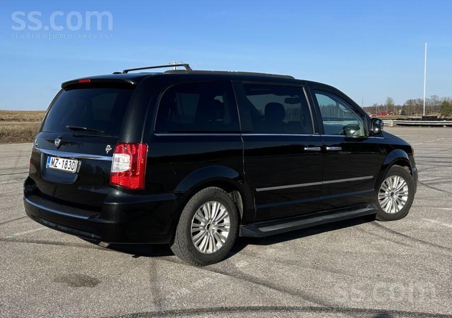 Melns Chrysler Grand Voyager 2012 Valmiera, ar dzinēja tilpumu 2.80 L un nobraukumu 308 tūkst. km par 7450 €, foto 3 vietnē AUTOMOTO.COM.LV