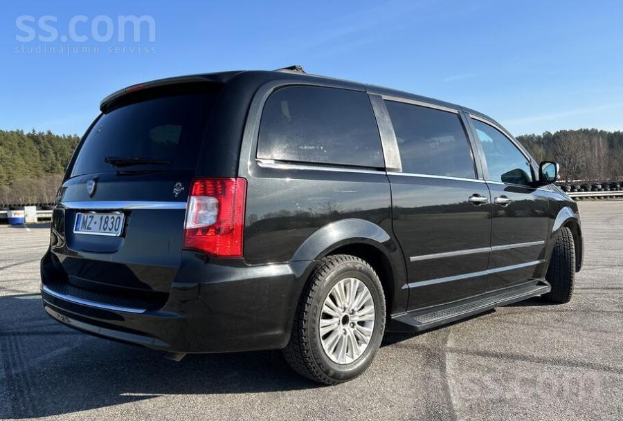 Melns Chrysler Grand Voyager 2012 Valmiera, ar dzinēja tilpumu 2.80 L un nobraukumu 308 tūkst. km par 7450 €, foto 6 vietnē AUTOMOTO.COM.LV