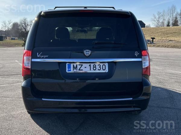 Melns Chrysler Grand Voyager 2012 Valmiera, ar dzinēja tilpumu 2.80 L un nobraukumu 308 tūkst. km par 7450 €, foto 9 vietnē AUTOMOTO.COM.LV