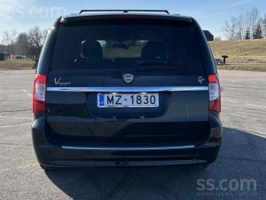 Melns Chrysler Grand Voyager 2012 Valmiera, ar dzinēja tilpumu 2.80 L un nobraukumu 308 tūkst. km par 7450 €, foto 10 vietnē AUTOMOTO.COM.LV