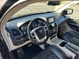 Melns Chrysler Grand Voyager 2012 Valmiera, ar dzinēja tilpumu 2.80 L un nobraukumu 308 tūkst. km par 7450 €, foto 13 vietnē AUTOMOTO.COM.LV