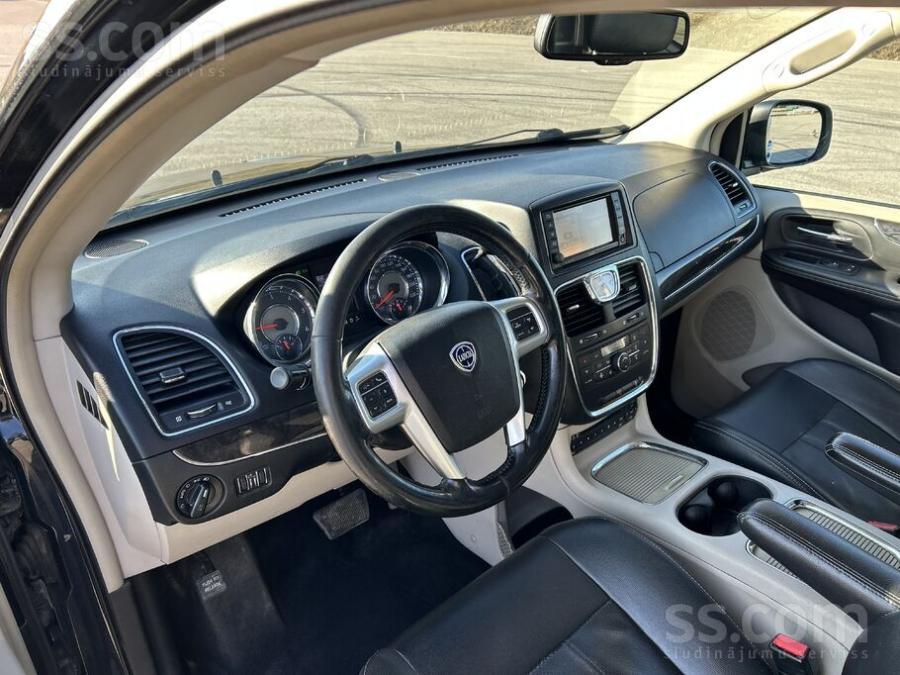 Melns Chrysler Grand Voyager 2012 Valmiera, ar dzinēja tilpumu 2.80 L un nobraukumu 308 tūkst. km par 7450 €, foto 13 vietnē AUTOMOTO.COM.LV