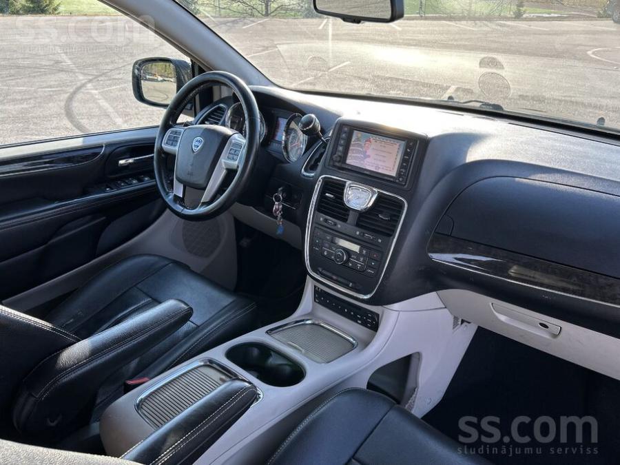 Melns Chrysler Grand Voyager 2012 Valmiera, ar dzinēja tilpumu 2.80 L un nobraukumu 308 tūkst. km par 7450 €, foto 15 vietnē AUTOMOTO.COM.LV