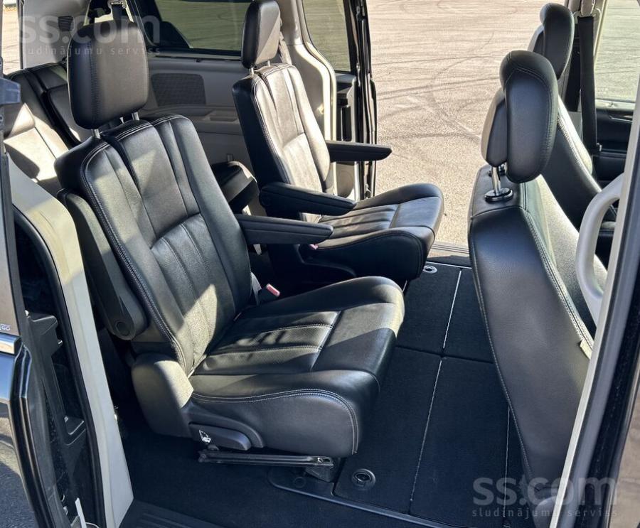 Melns Chrysler Grand Voyager 2012 Valmiera, ar dzinēja tilpumu 2.80 L un nobraukumu 308 tūkst. km par 7450 €, foto 16 vietnē AUTOMOTO.COM.LV