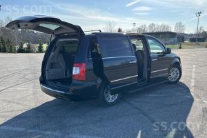 Melns Chrysler Grand Voyager 2012 Valmiera, ar dzinēja tilpumu 2.80 L un nobraukumu 308 tūkst. km par 7450 €, foto 18 vietnē AUTOMOTO.COM.LV