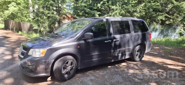 Melns Chrysler Grand Voyager 2012 Rīga, ar dzinēja tilpumu 3.60 L un nobraukumu 290 tūkst. km par 2800 €, foto 4 vietnē AUTOMOTO.COM.LV