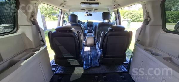 Melns Chrysler Grand Voyager 2012 Rīga, ar dzinēja tilpumu 3.60 L un nobraukumu 290 tūkst. km par 2800 €, foto 9 vietnē AUTOMOTO.COM.LV