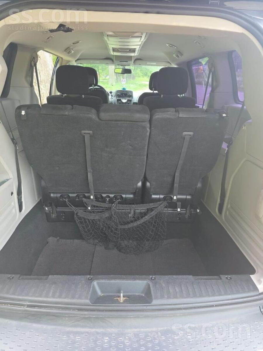 Melns Chrysler Grand Voyager 2012 Rīga, ar dzinēja tilpumu 2.80 L un nobraukumu 262 tūkst. km par 6500 €, foto 13 vietnē AUTOMOTO.COM.LV