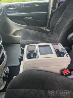 Melns Chrysler Grand Voyager 2012 Rīga, ar dzinēja tilpumu 2.80 L un nobraukumu 262 tūkst. km par 6500 €, foto 15 vietnē AUTOMOTO.COM.LV